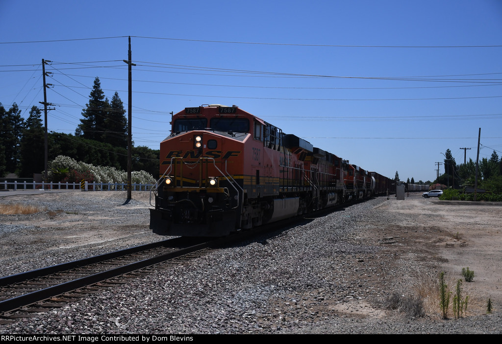 BNSF 7587